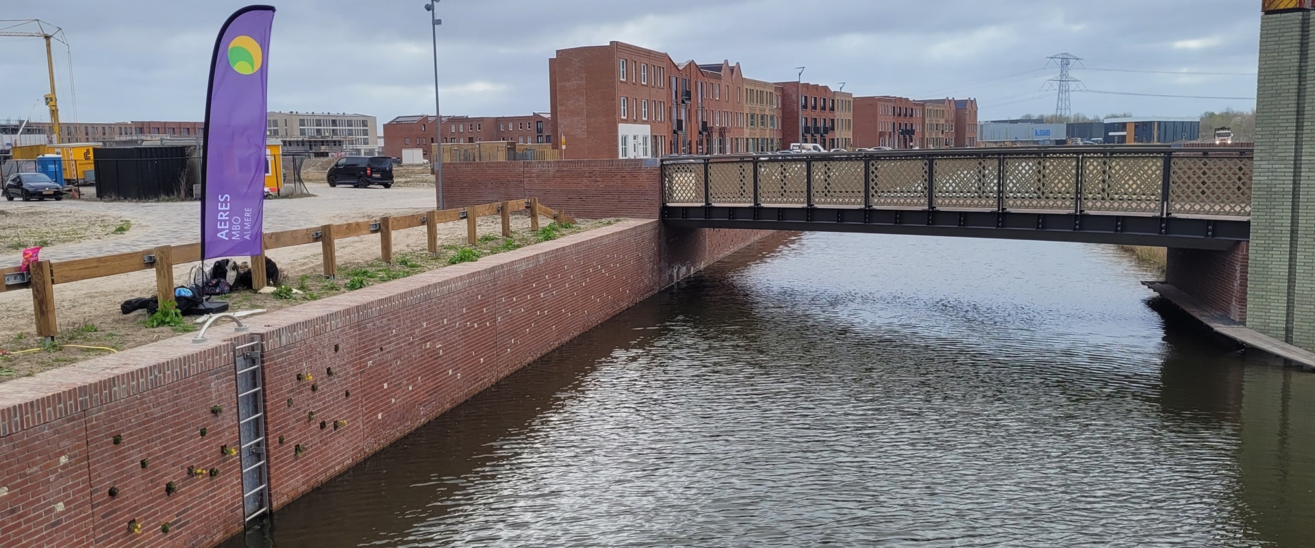 Aeres-studenten bouwen aan groene kademuur in Almere Poort